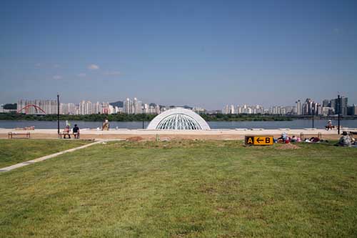 Floating Stage Seoul design, Han River building - e-architect