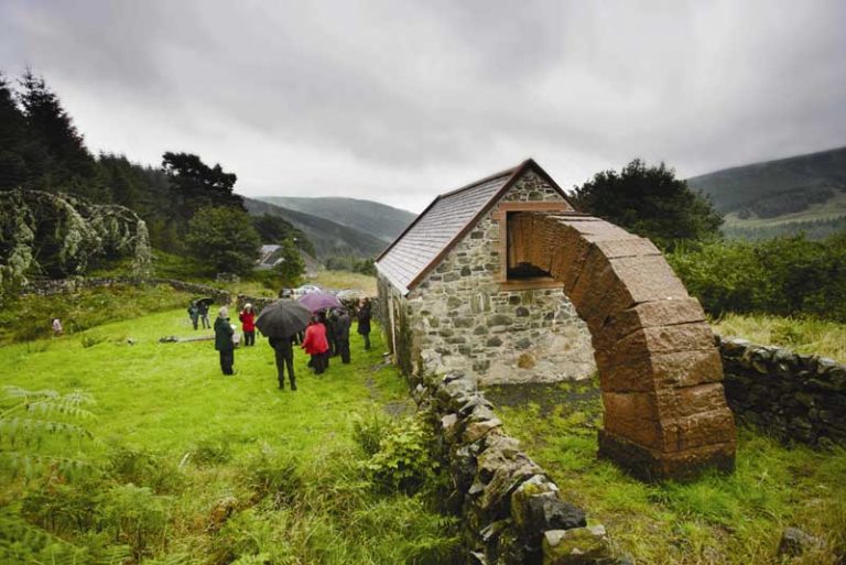 Striding Arches – Andy Goldsworthy Scotland, Dumfriesshire – e-architect