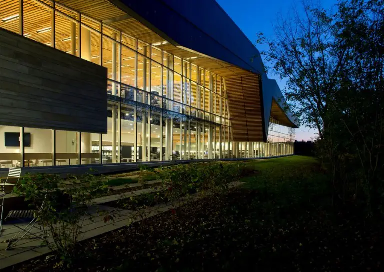 Boise Library in Montreal Building - e-architect