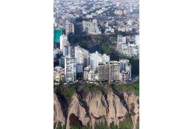 Universidad de Ingenieria y Tecnologia: UTEC Lima - e-architect