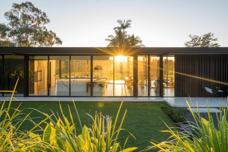 Glass House in Doonan, Queensland - e-architect