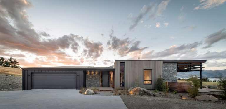 Lake Hawea House in Wanaka, South Island - e-architect