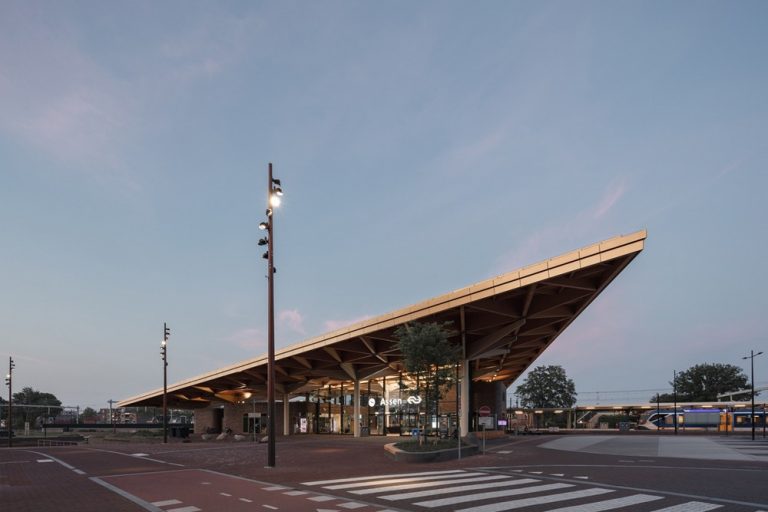 Assen Station Building, Wooden Roof - e-architect