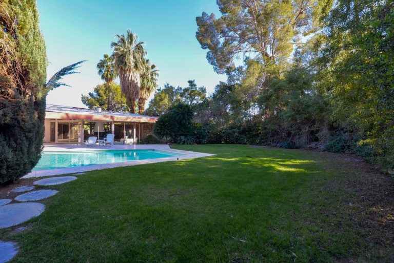 House of Tomorrow, Palm Springs, for sale! - e-architect
