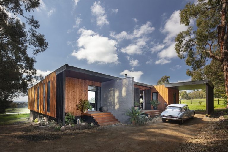 Big Rock House, Kangaroo Valley home, NSW - e-architect