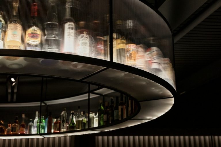 Stillife Bar Montréal, Québec interior design - e-architect