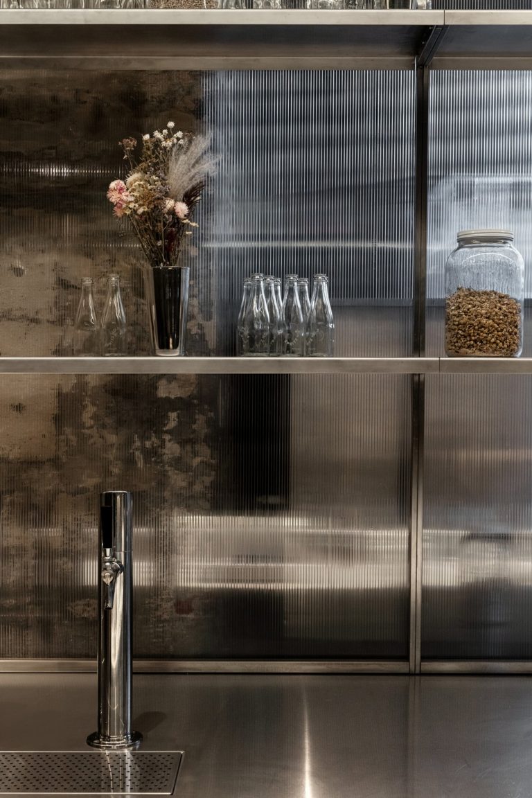 Stillife Bar Montréal, Québec interior design - e-architect