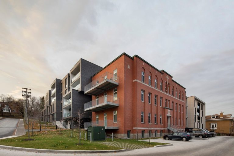 Maisons Outremont Residences, Québec property - e-architect