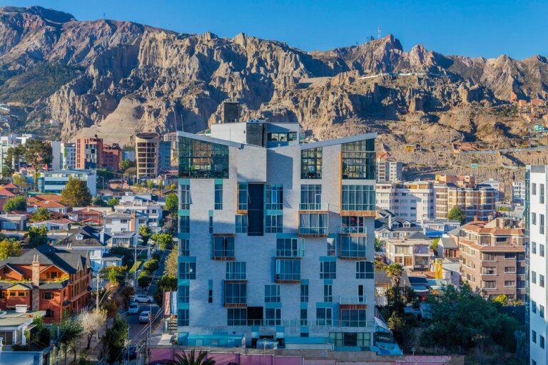 New Andean Architecture of Freddy Mamani - e-architect
