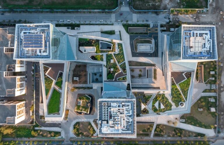 Lingang Science and Technology City Innovation Crystal - e-architect