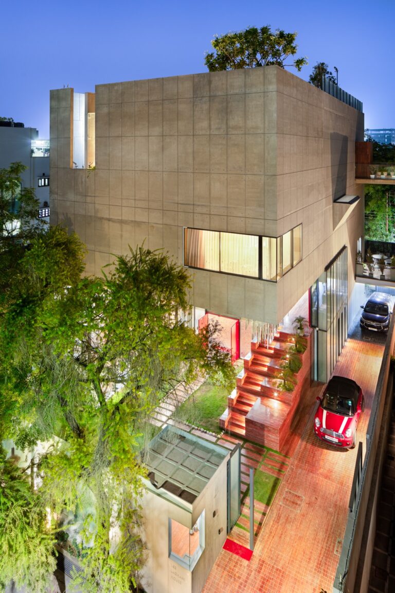 Hanging House, Noida, Uttar Pradesh - e-architect