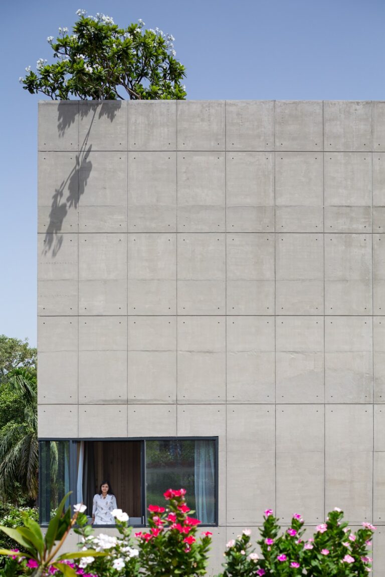 Hanging House, Noida, Uttar Pradesh - e-architect