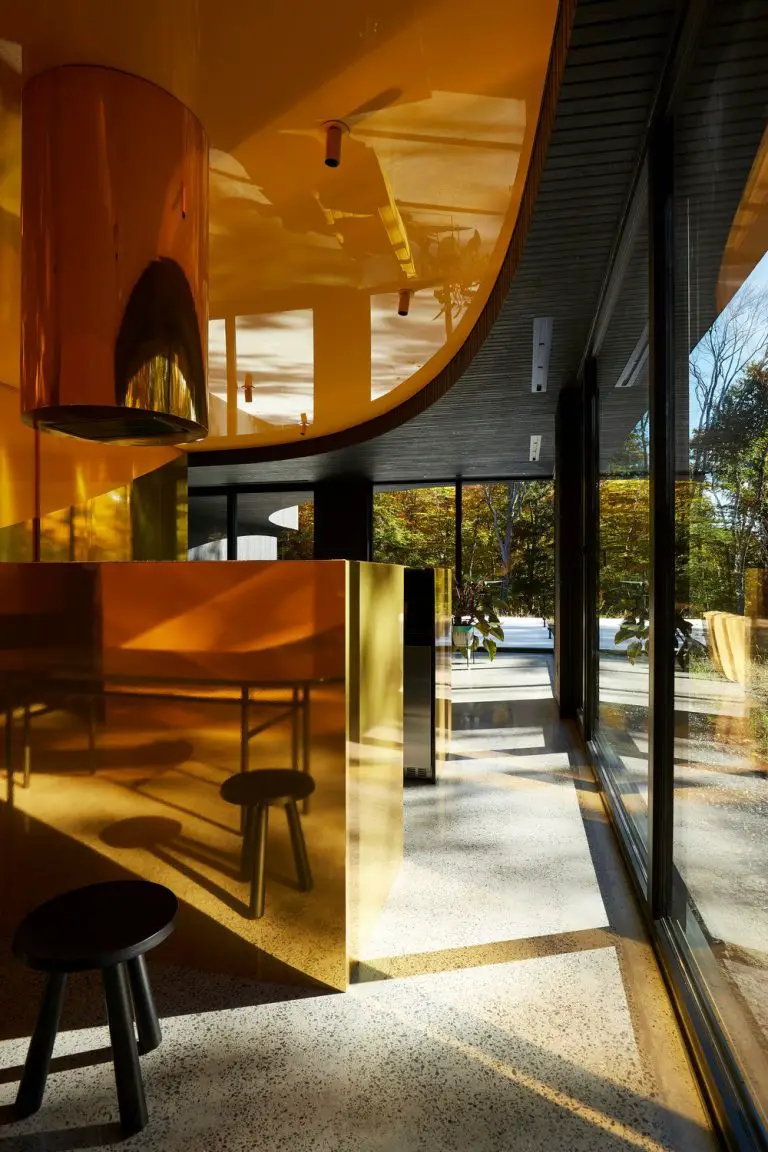 MEV Laurentides, Quebec home - e-architect