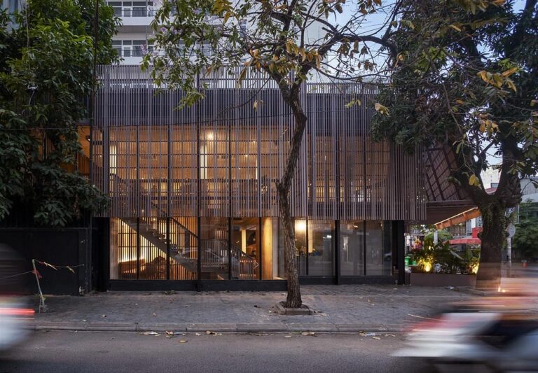 The Chipmong Tower in Phnom Penh - e-architect
