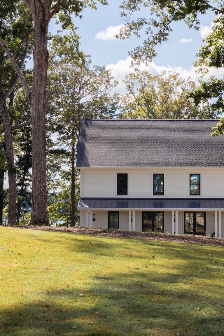Mountain Lake Shaker Farmhouse, South Carolina, USA - e-architect