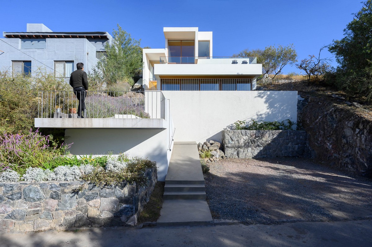 House in the Stone, Sierras Chica, Córdoba - e-architect