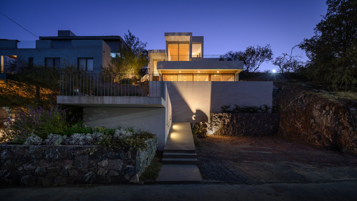 House in the Stone, Sierras Chica, Córdoba - e-architect
