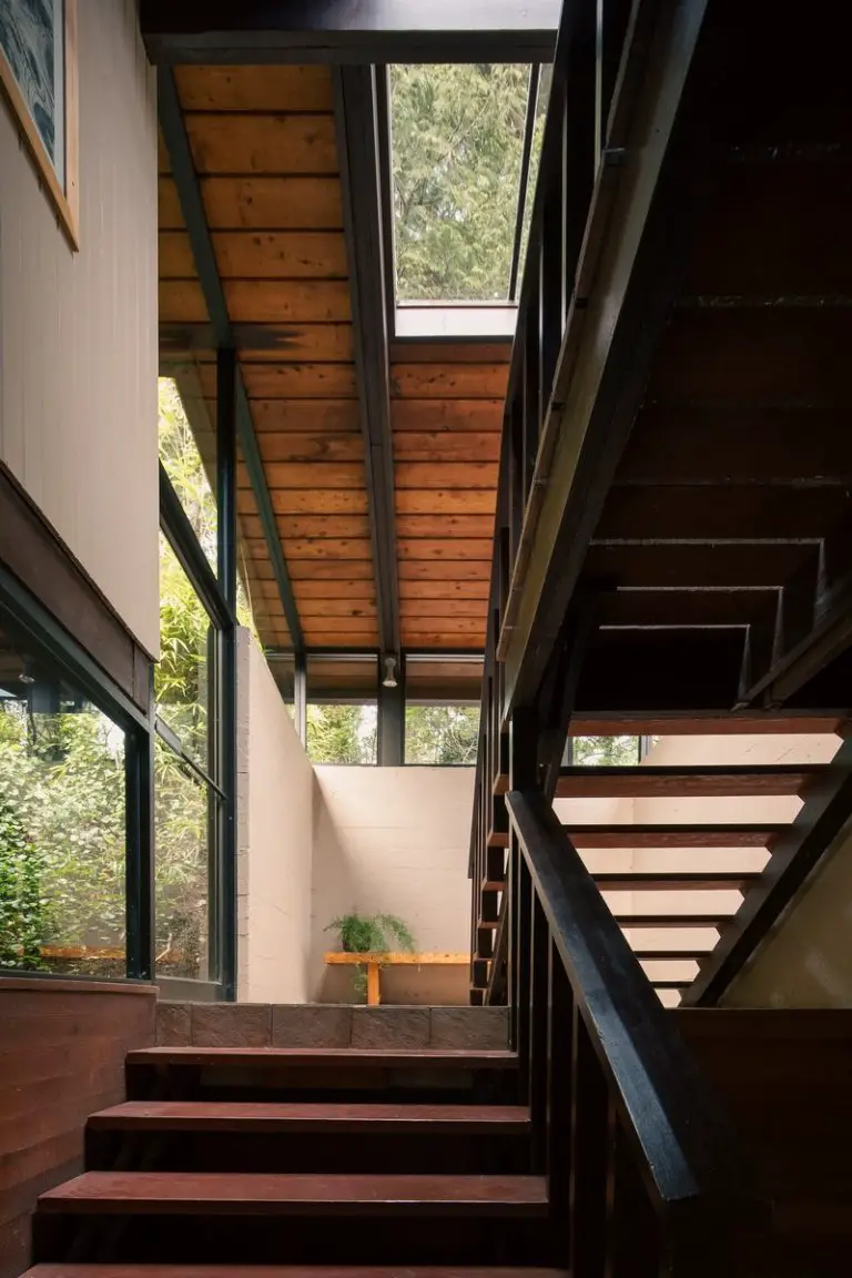 Ranger House, North Vancouver by A.J. Capling - e-architect