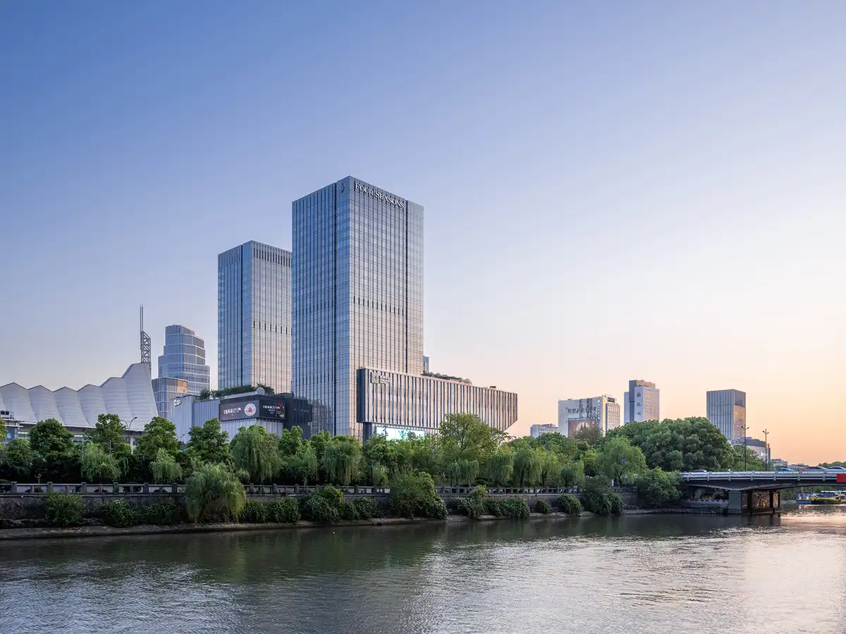 Four Seasons Hotel Hangzhou at Hangzhou Center - e-architect