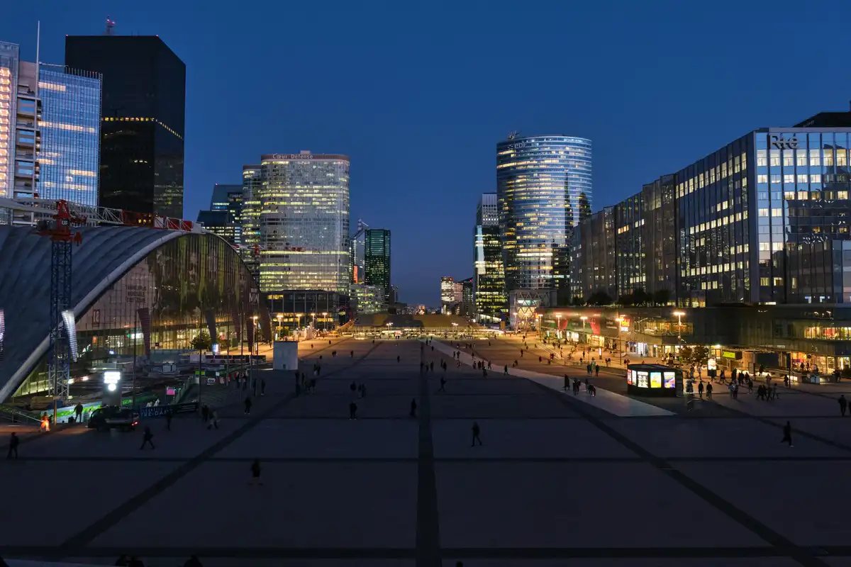 Obsolete Paris offices are undervalued - e-architect